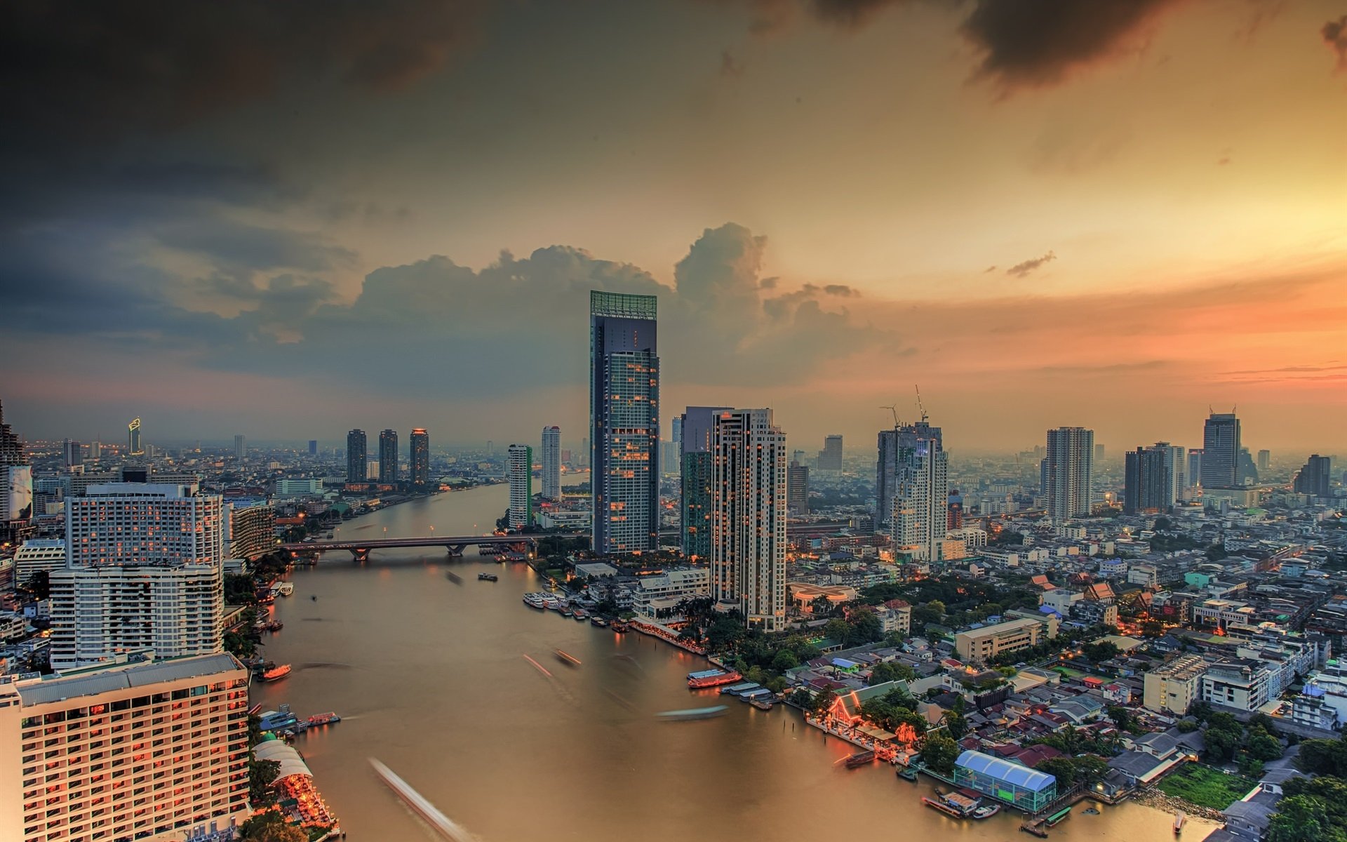 Bangkok Sunset Panorama: Chao Phraya River Skyline HD