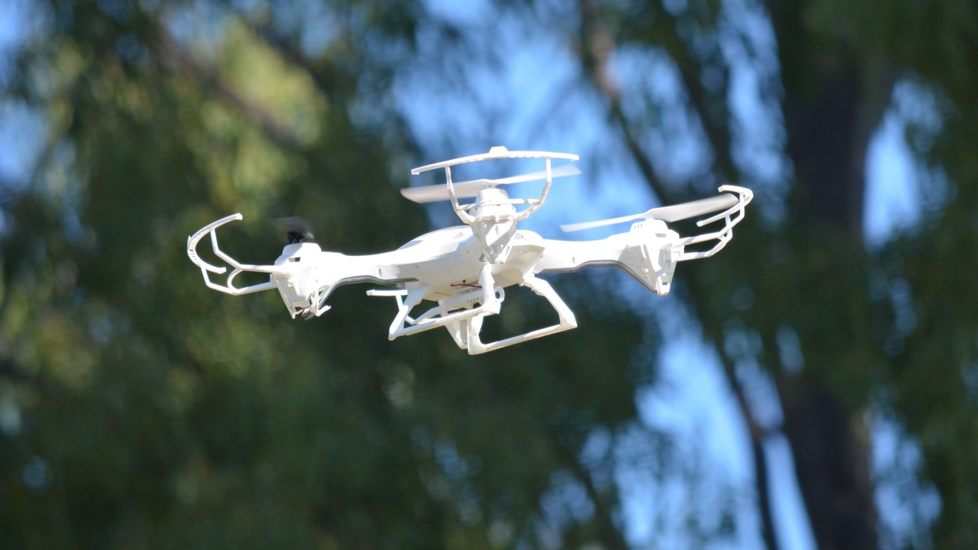 UDI RC Lark Quadcopter with FPV, White by lonewolf6738 | 2176x1224 ...