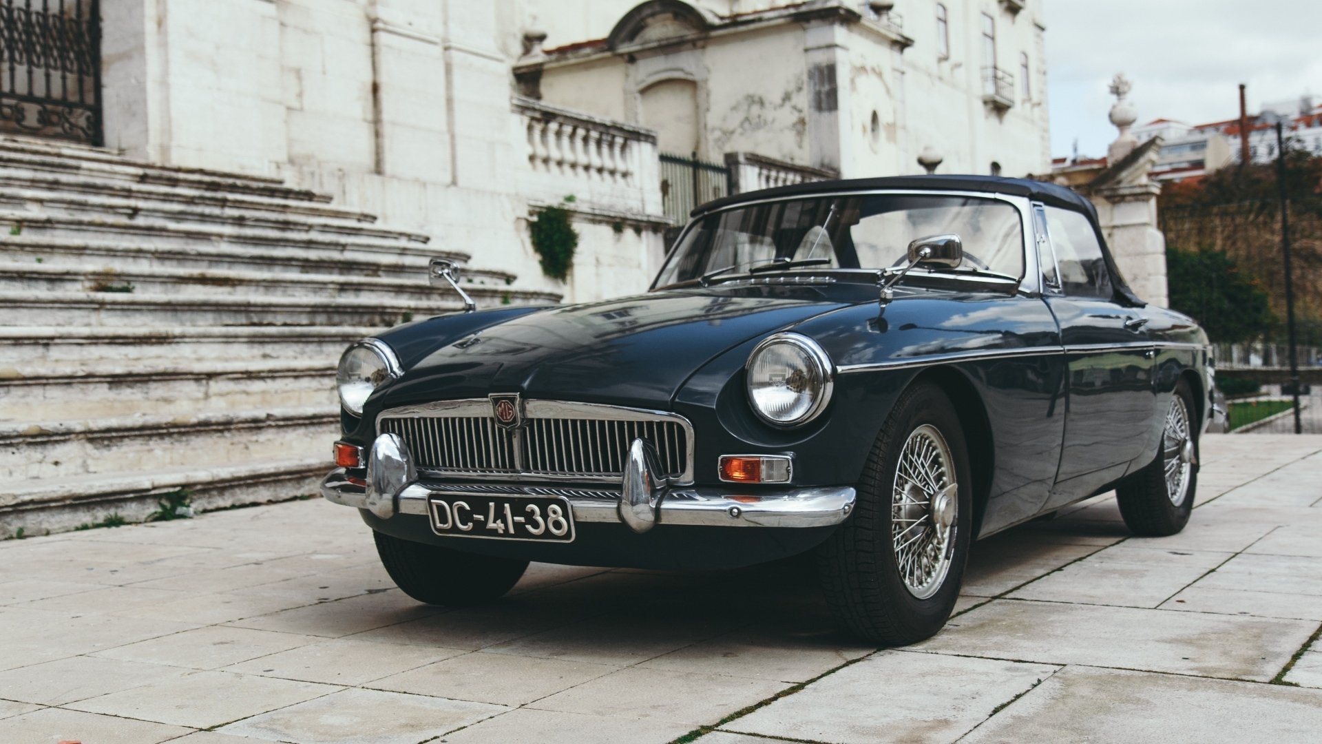 Classic MG Vintage Car - HD Vehicle Wallpaper