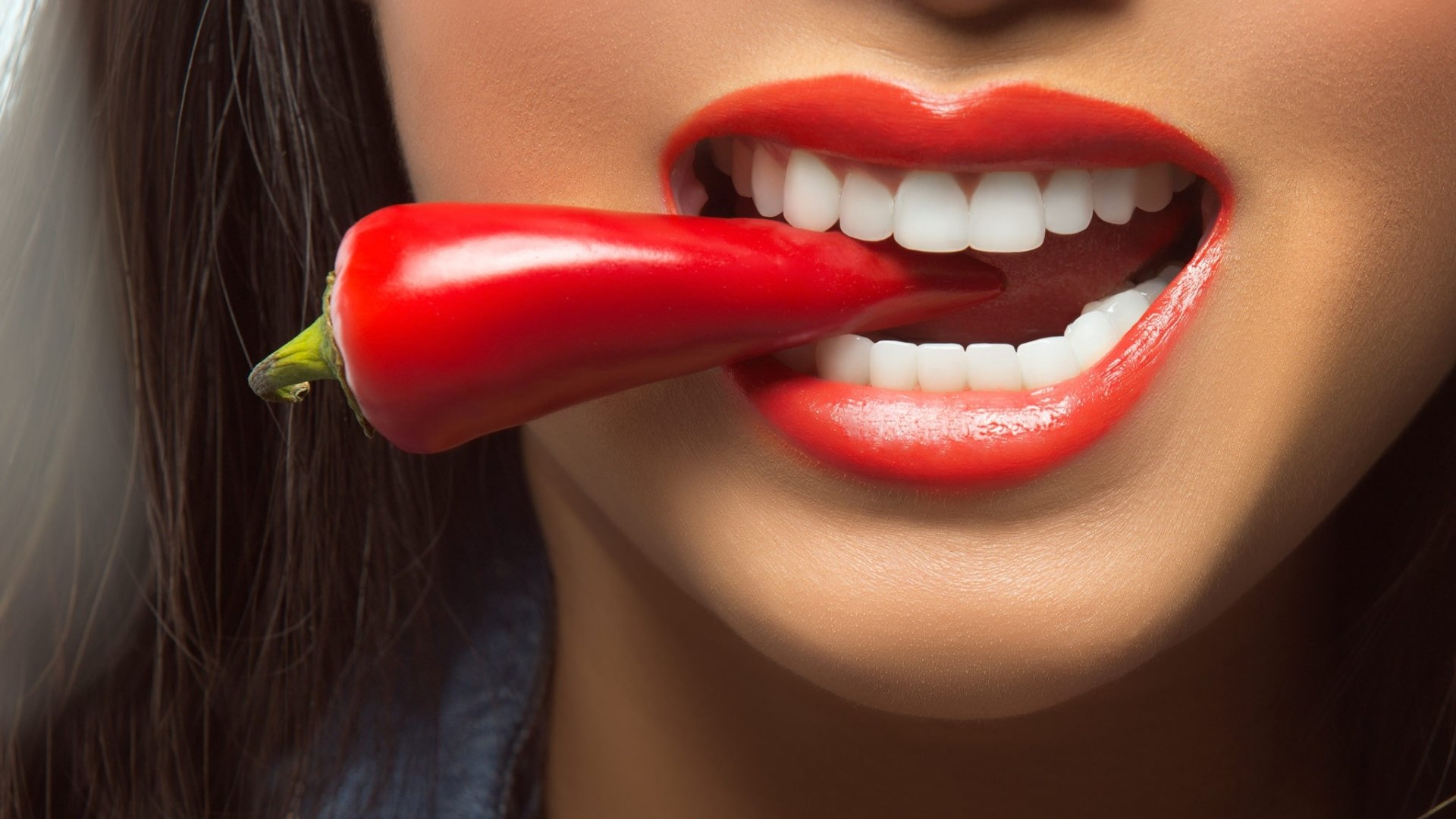 Hot Lips Wallpaper
