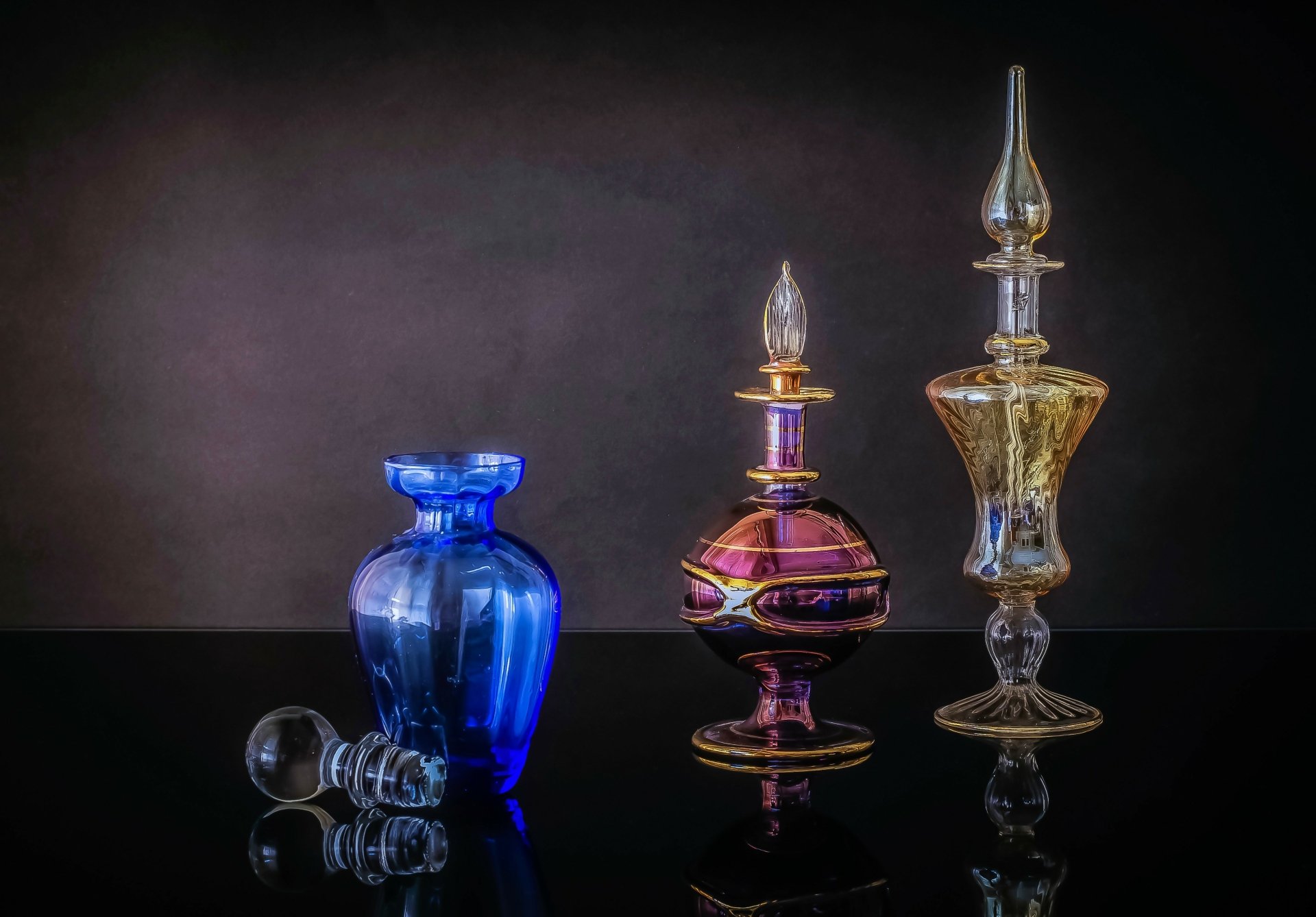 4K Ultra HD Still Life: Vibrant Glass Reflections