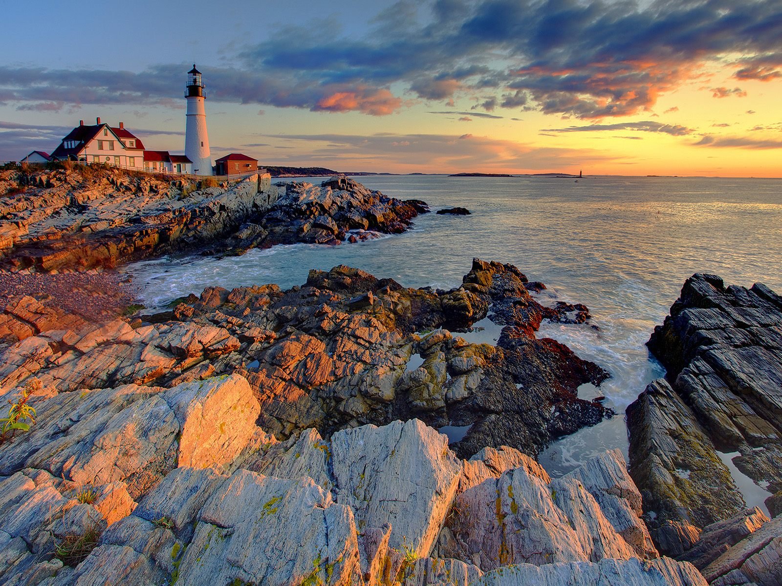 Serene Lighthouse Glow: Stunning HD Coastal Man-Made Marvel