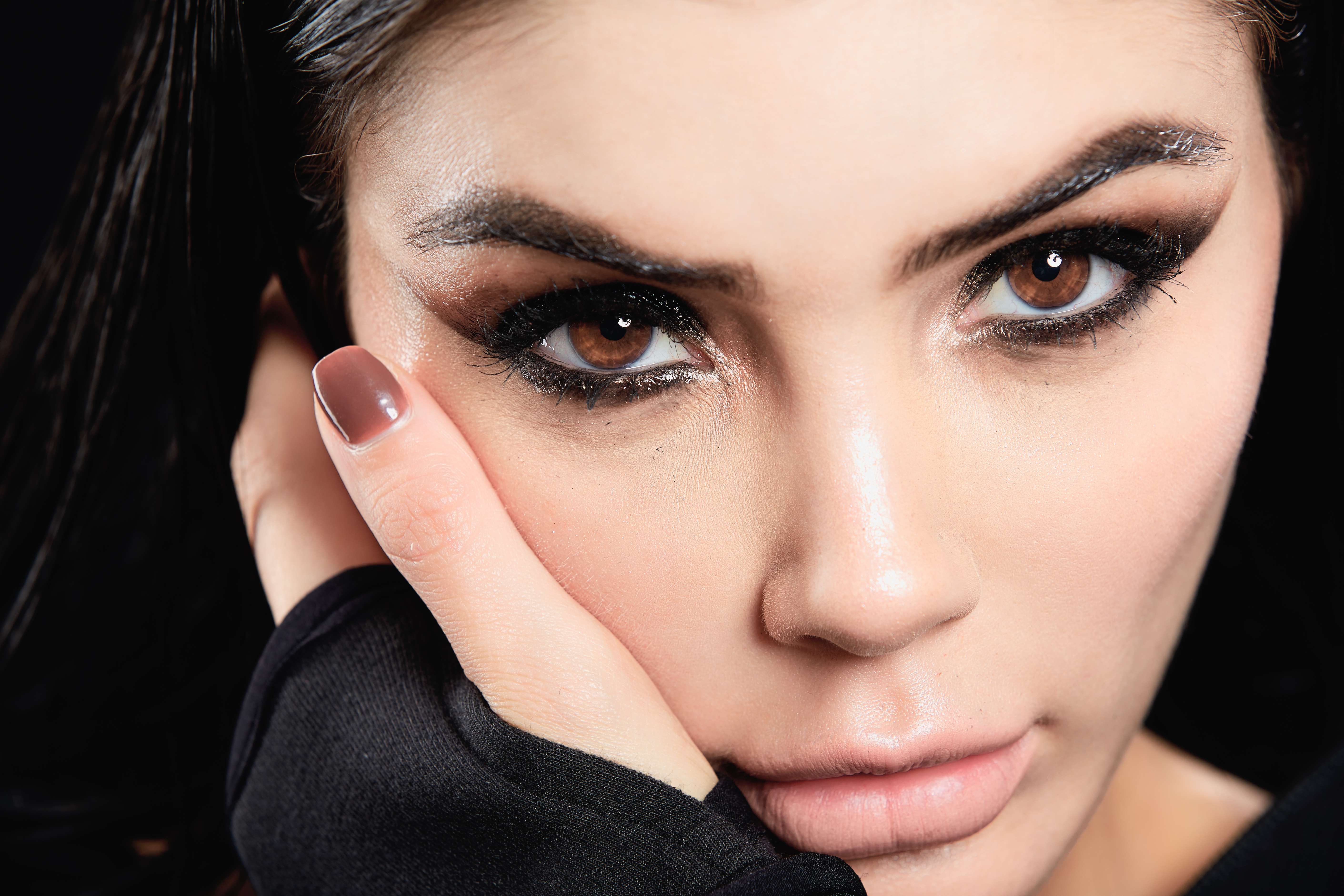 Stunning 4K Ultra HD Portrait of a Brown-Eyed Woman Model