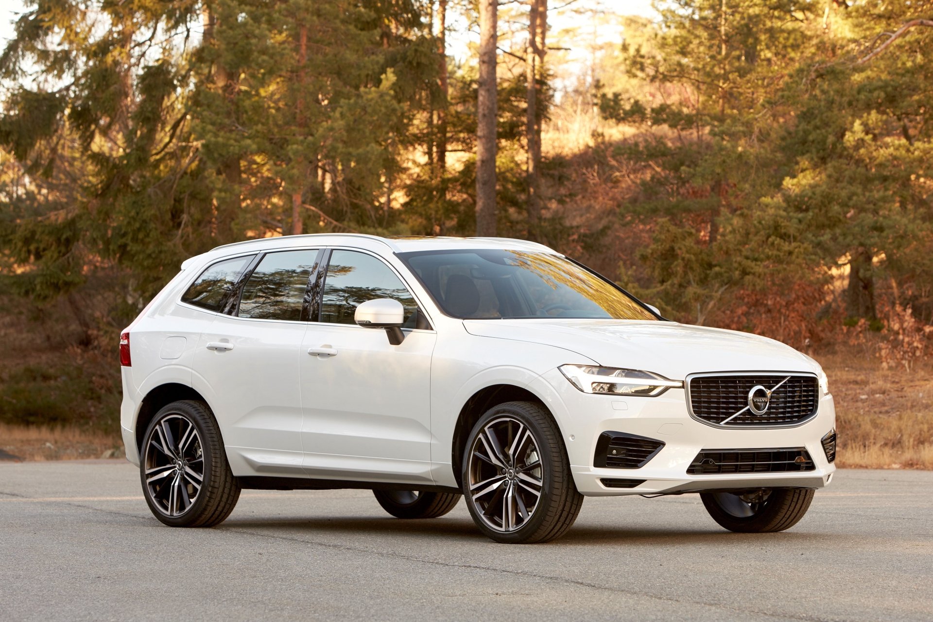 Download White Car SUV Car Volvo Vehicle Volvo XC60 4k Ultra HD Wallpaper