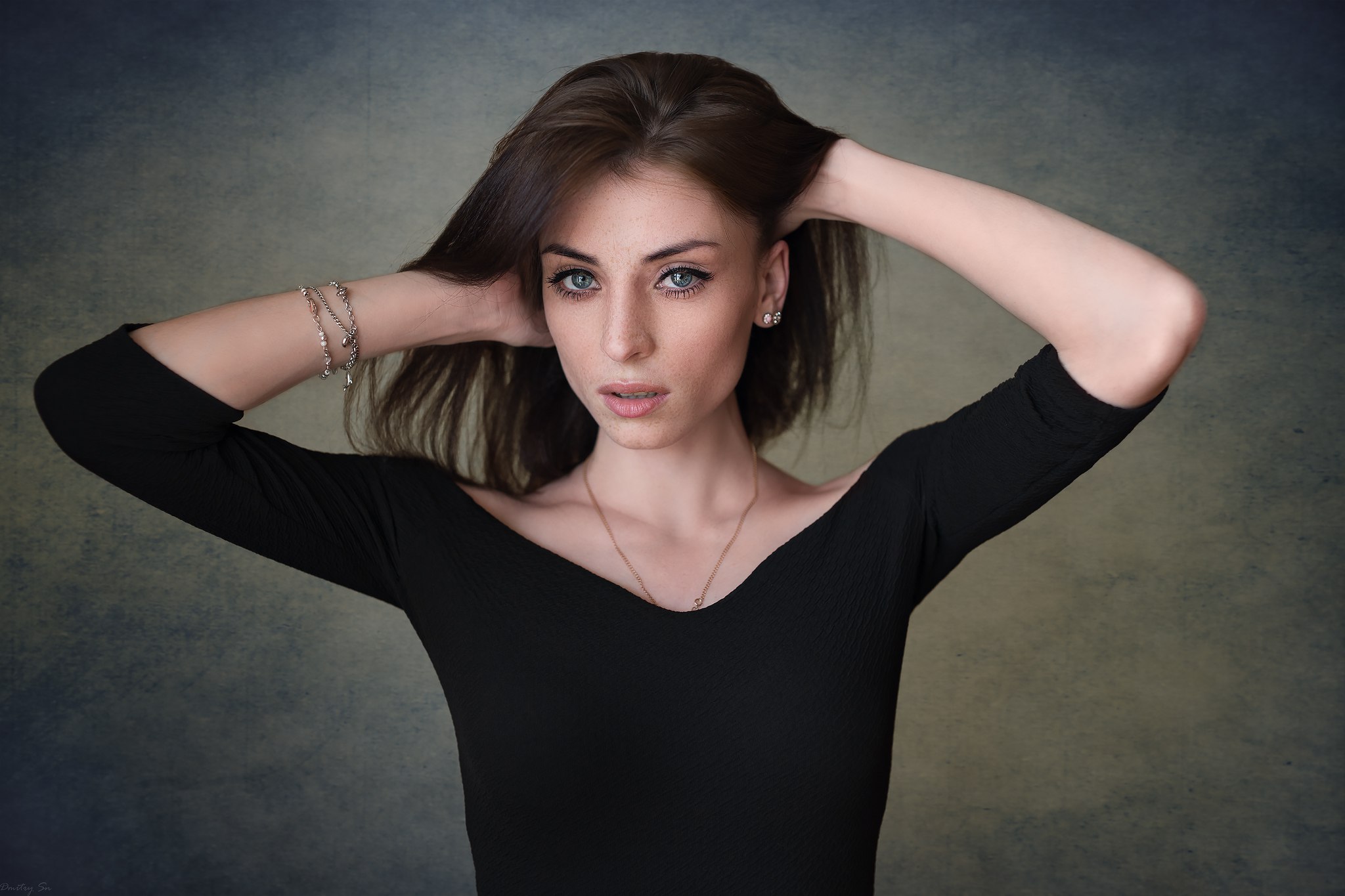 Download Earrings Blue Eyes Brunette Woman Model Hd Wallpaper