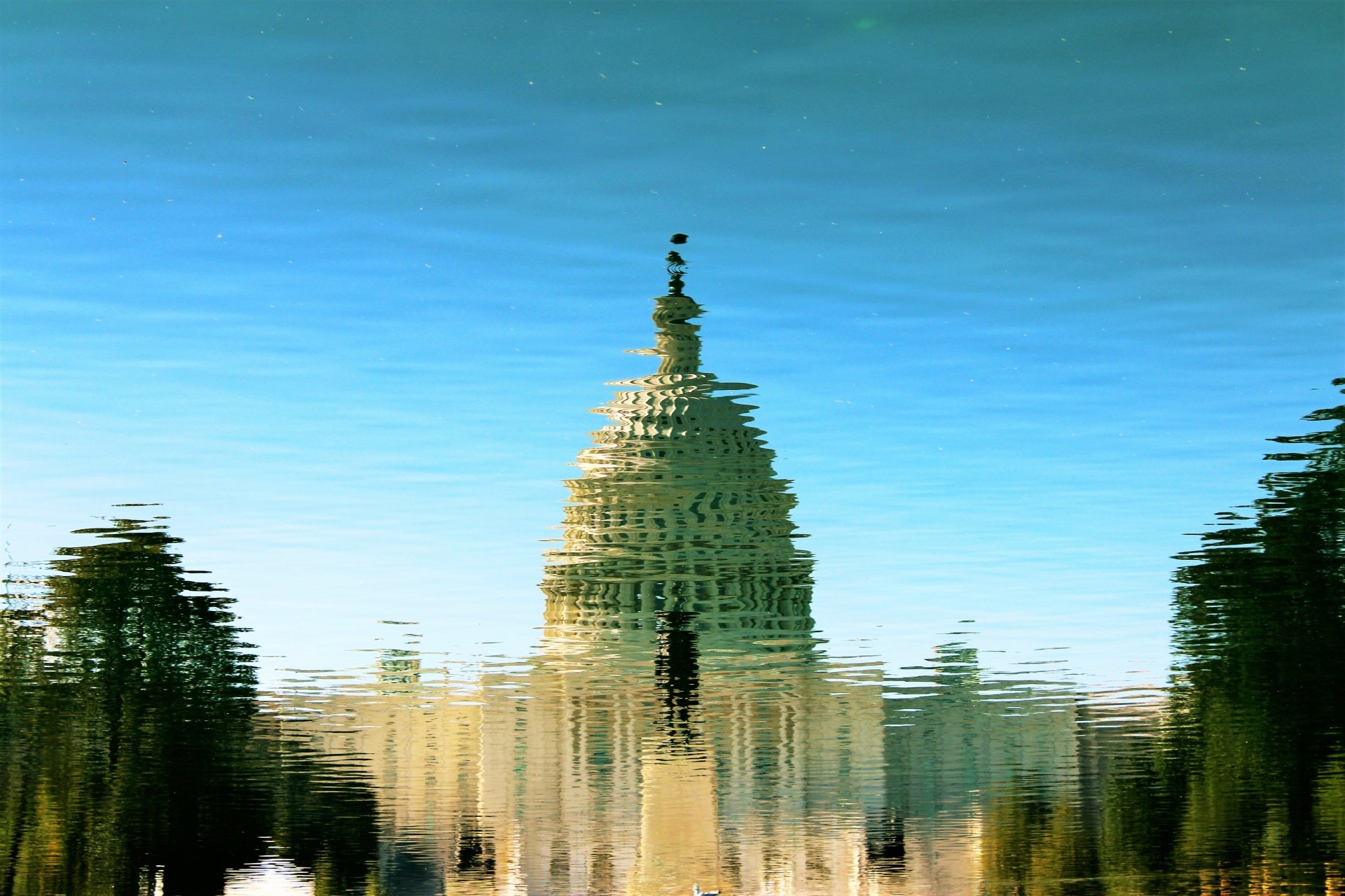 United States Capitol Reflection – 4K Ultra HD Architectural Masterpiece