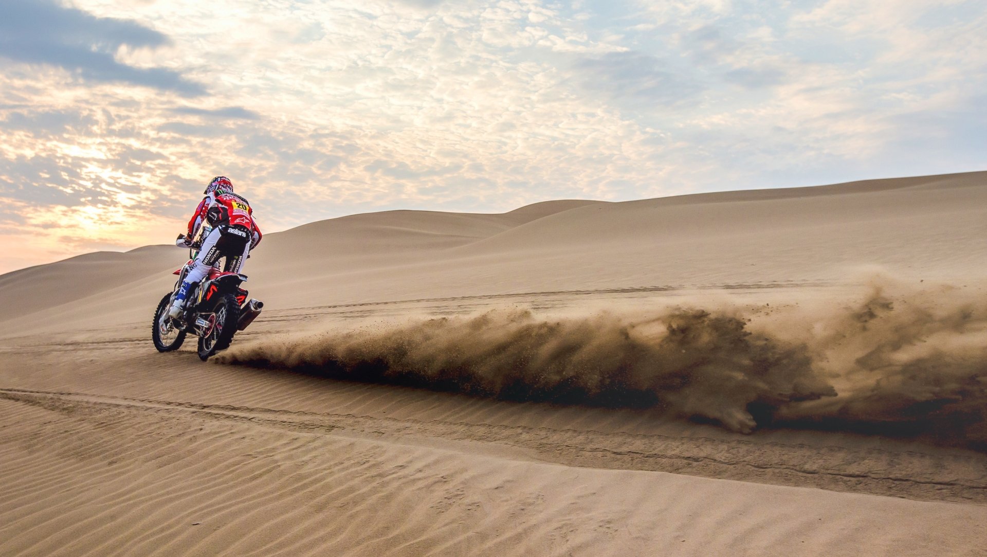 Dune Rally Rush: Thrilling Desert Motorcycle Adventure in HD