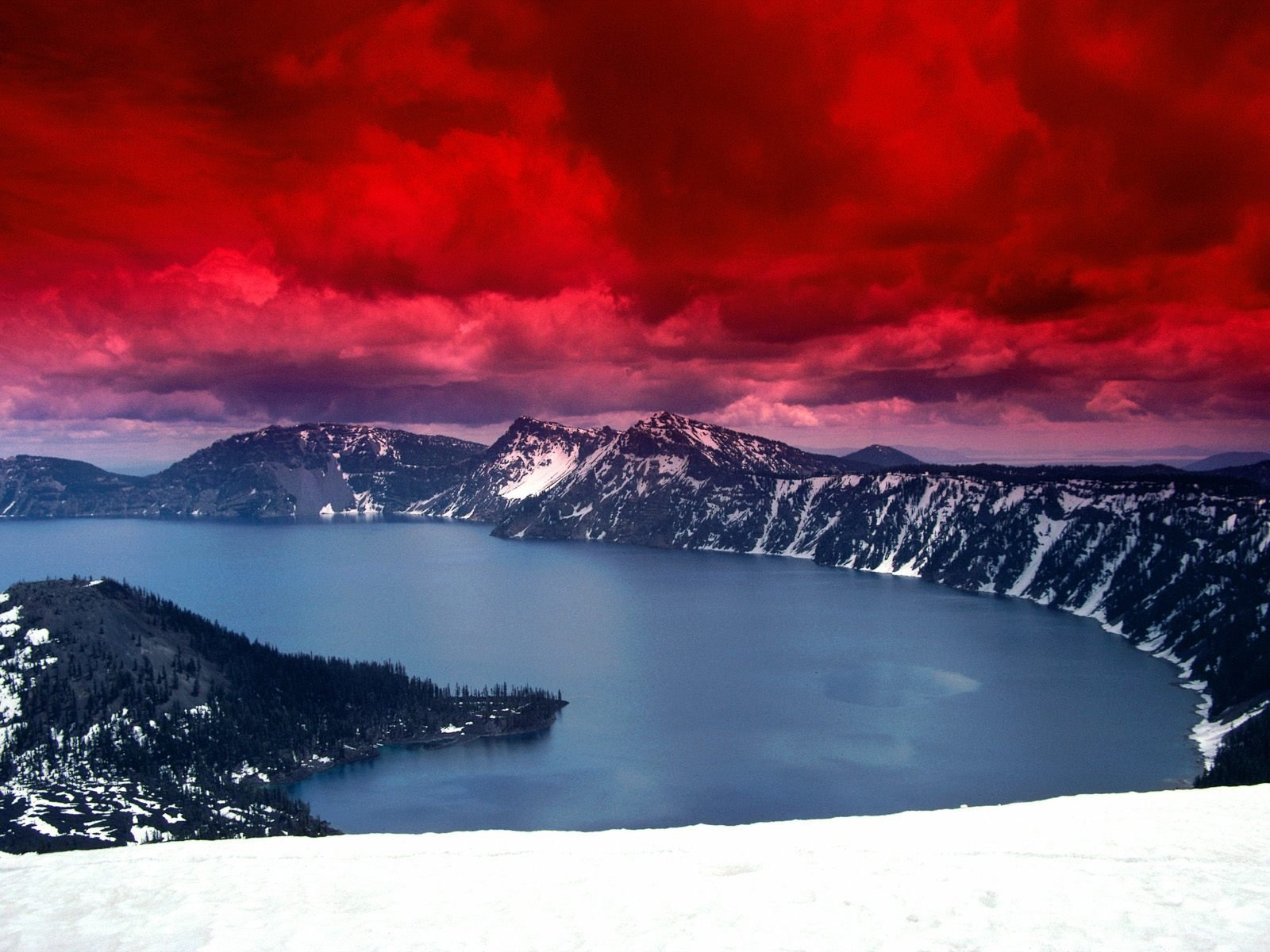 Red Mountains River Wallpaper