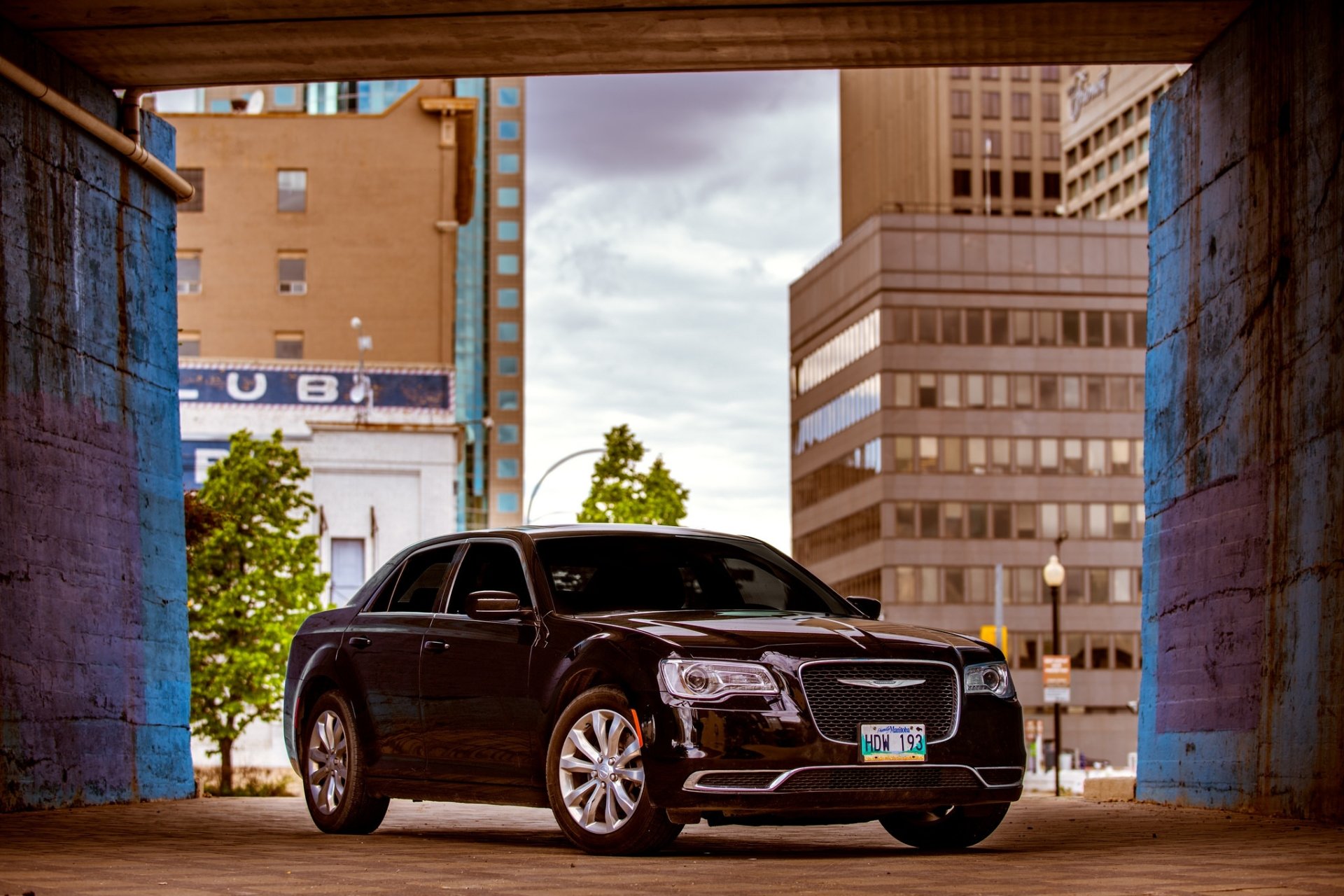 Sleek Black Chrysler 300 — Urban HD Wallpaper